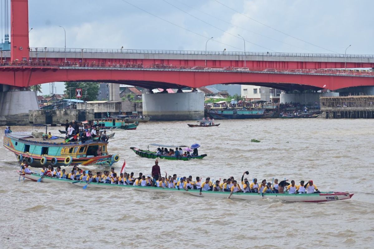 Lomba Bidar dan Perahu Hias – Famtrip Palembang 2022 – dananwahyu.com